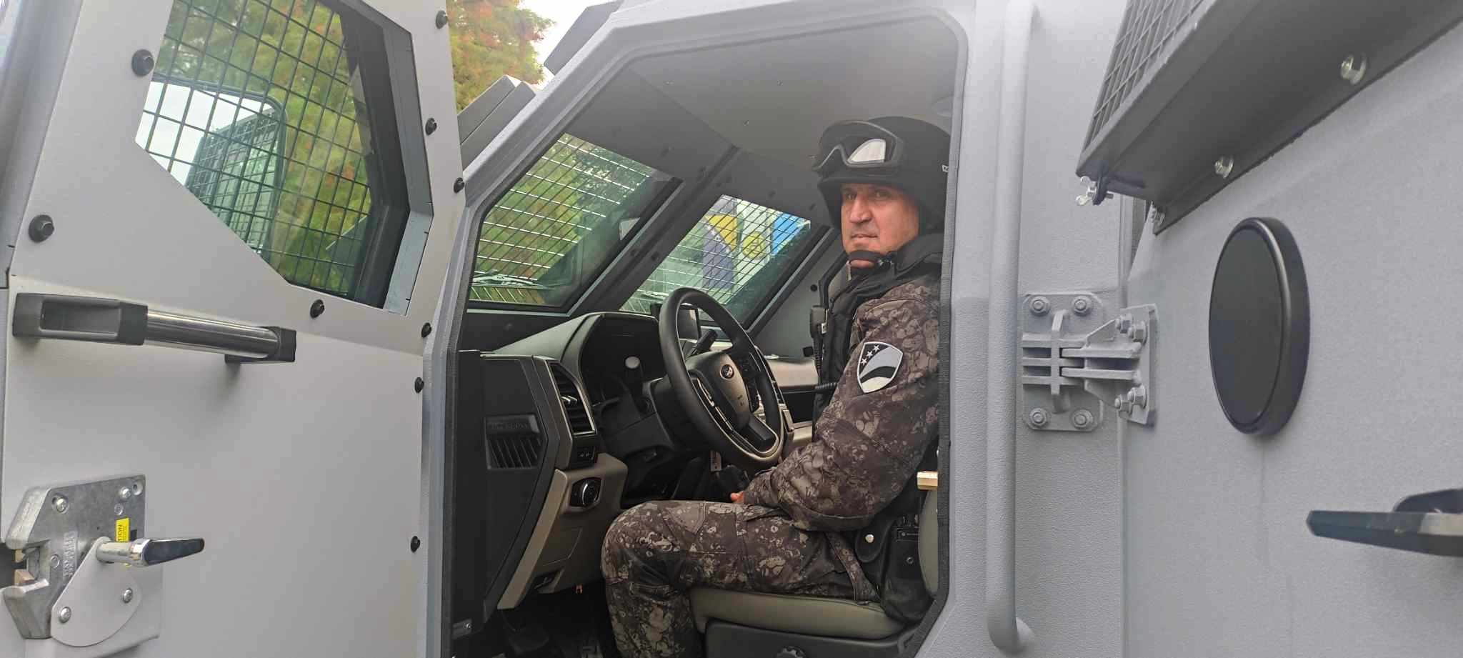 (FOTO) Prezentacija u Tuzli: Novi transporteri MUP-a TK mogu voziti 100 ...