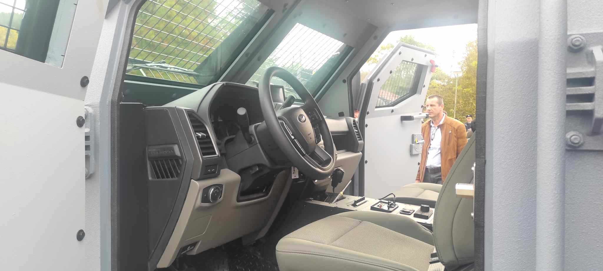 (FOTO) Prezentacija u Tuzli: Novi transporteri MUP-a TK mogu voziti 100 ...