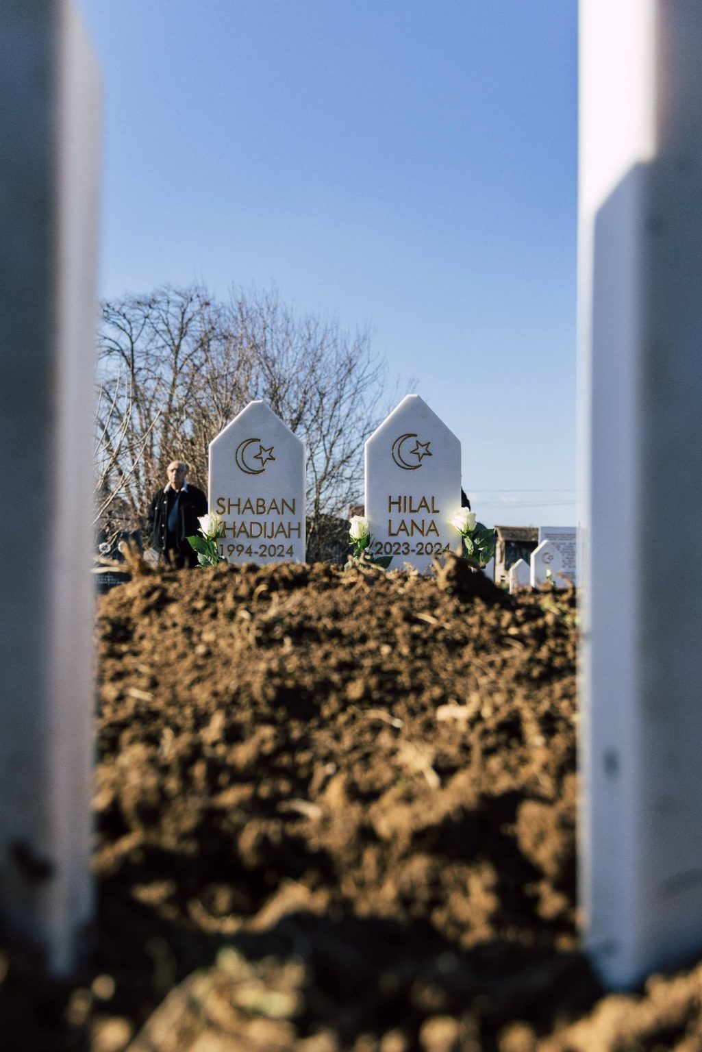 (FOTO) Dva spomenika u Loznici: Obilježeno 28 grobova izbjeglica i ...